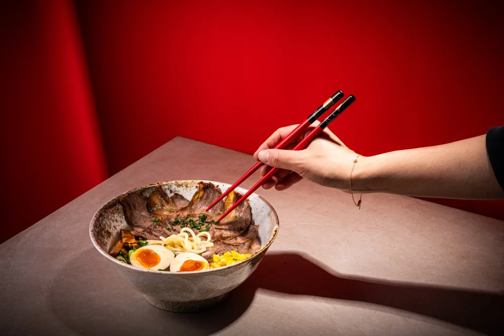 Ramen Red Peppery :: DERENKO Innenarchitekten Wien